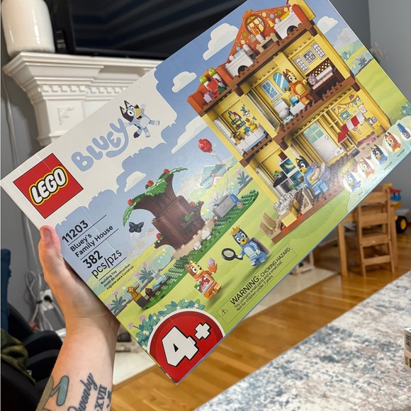 Lego | Toys | Lego Bluey Family House Set With Red And Blue Accents ...